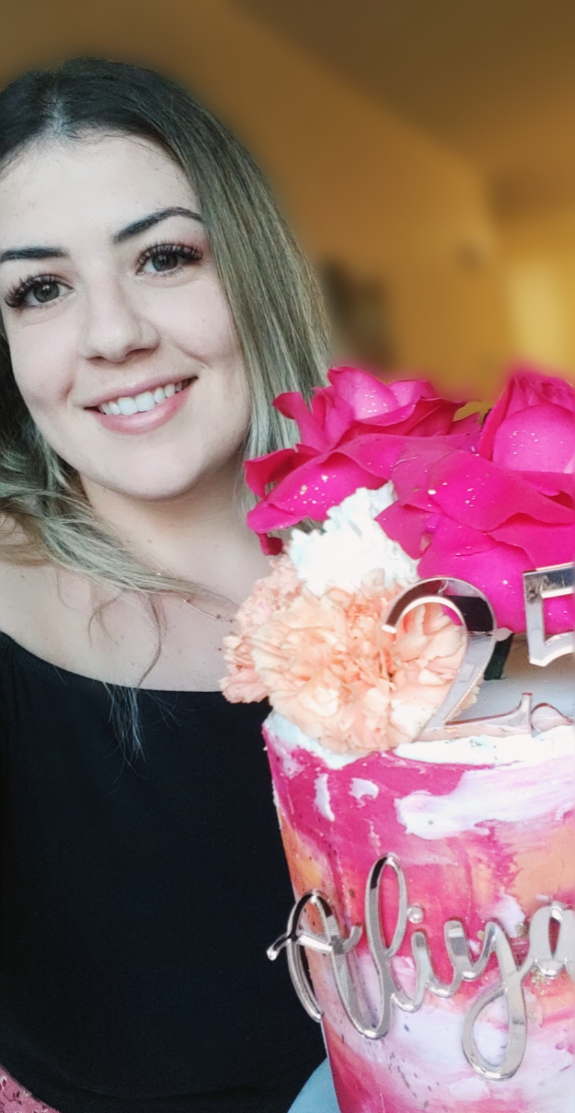 About Me👩🏻‍🍳 – Aliya Kinney Cakes🍰